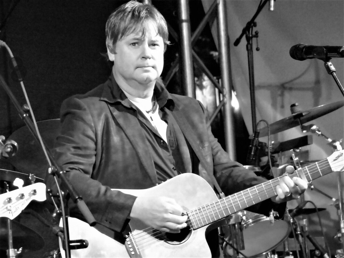 Bruce Guthro | folker.world